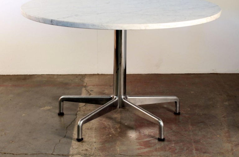 Thick Marble-Top Round 70s Dining Table For Sale at 1stDibs