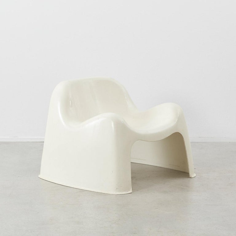 Sergio Mazza Toga Fibreglass Chair for Artemide, Italy, 1968 at 1stDibs ...