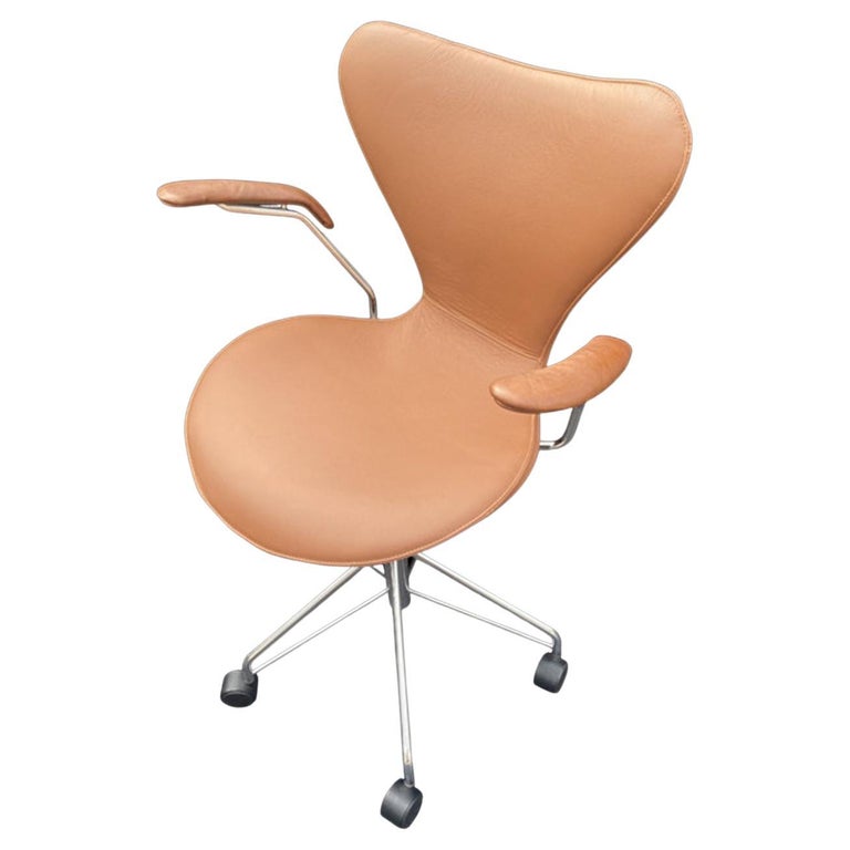 Series 7 Desk Chair in Brown Leather by Arne Jacobsen for Fritz Hansen ...