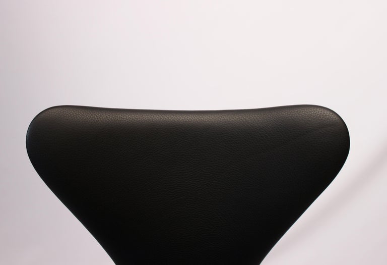 Series Seven Office Chair, Model 3217 by Arne Jacobsen and Fritz Hansen ...