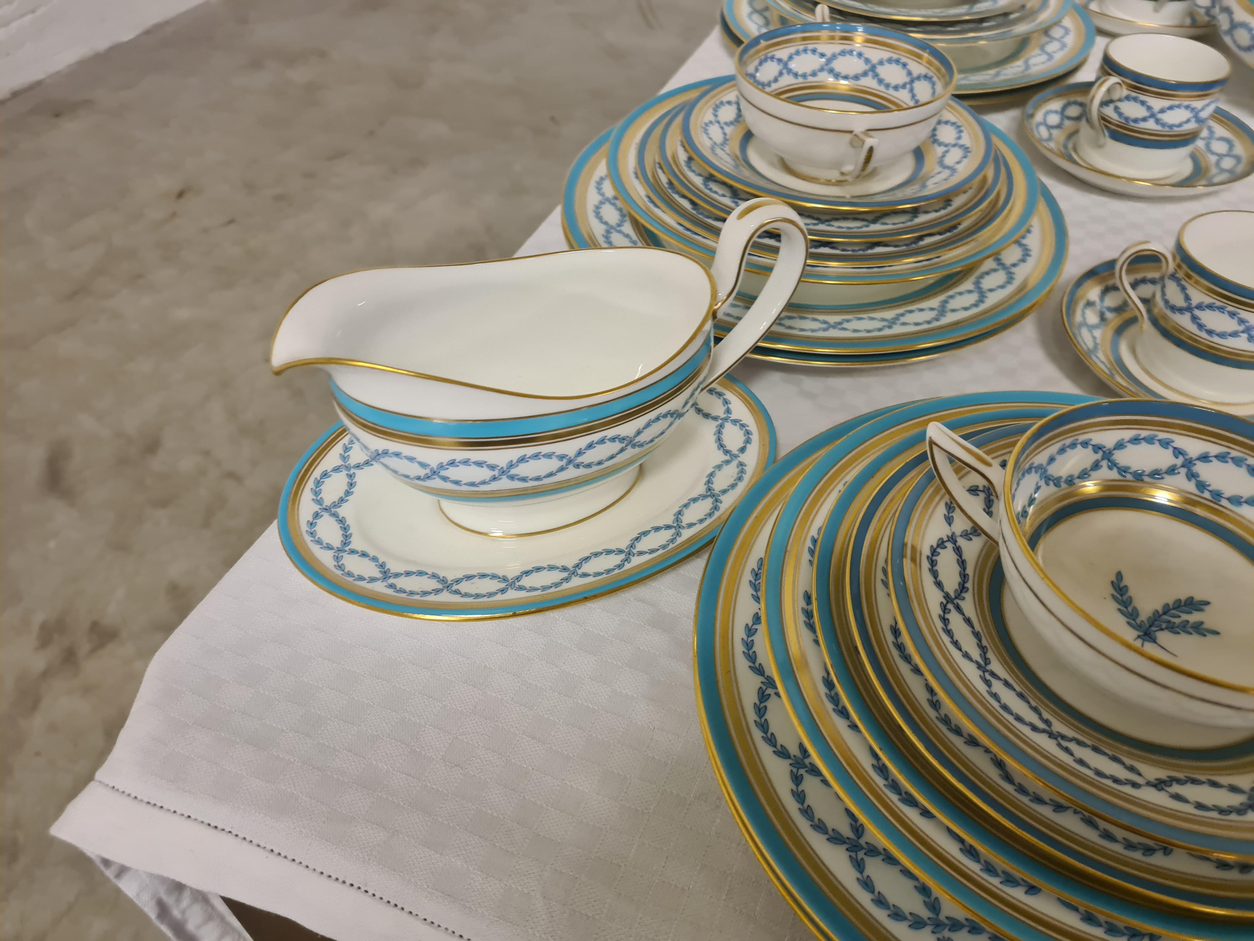 service for 12 people model Antoniette English manufacture Minton For Sale at 1stDibs