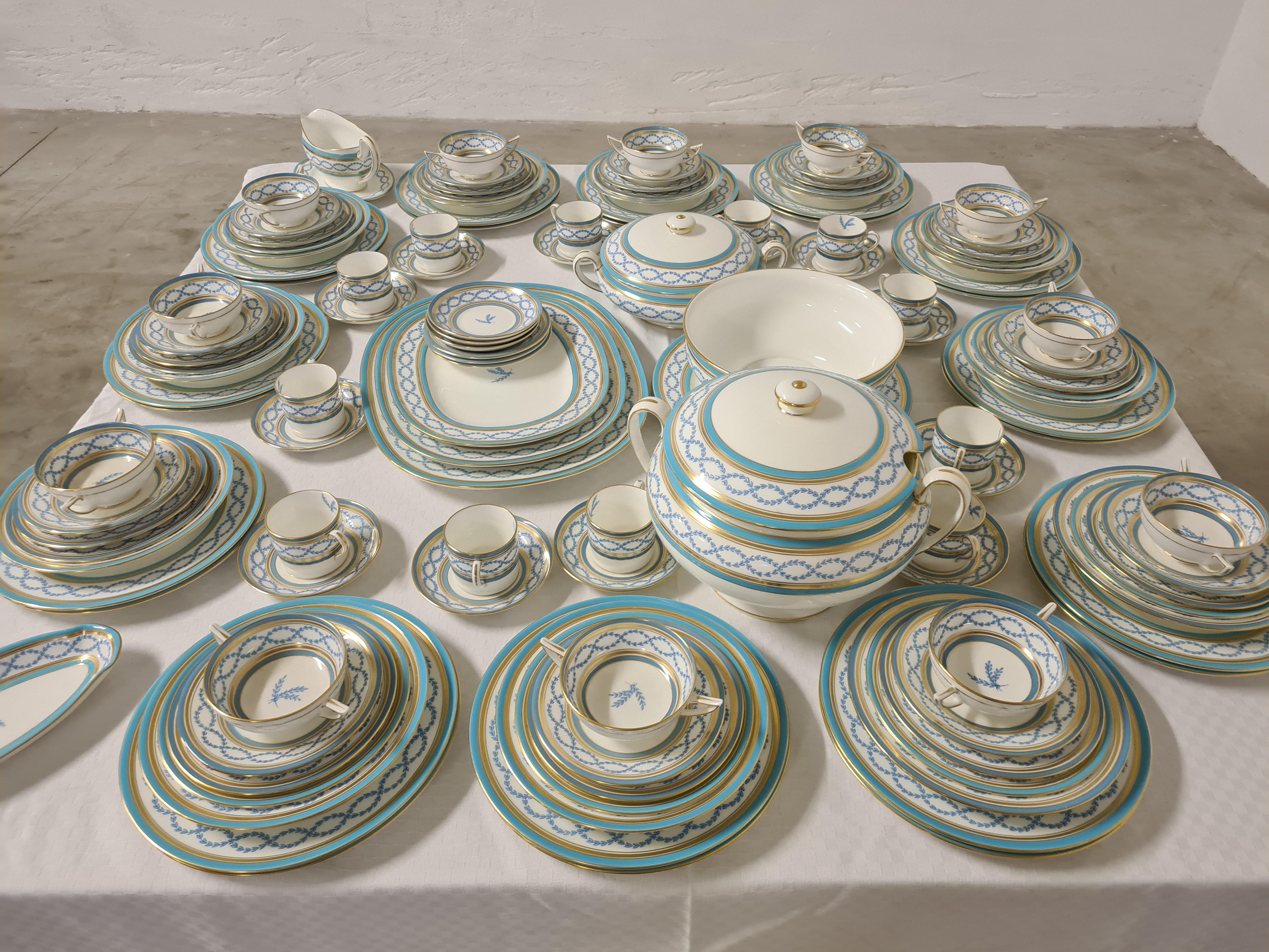 service for 12 people model Antoniette English manufacture Minton For Sale at 1stDibs