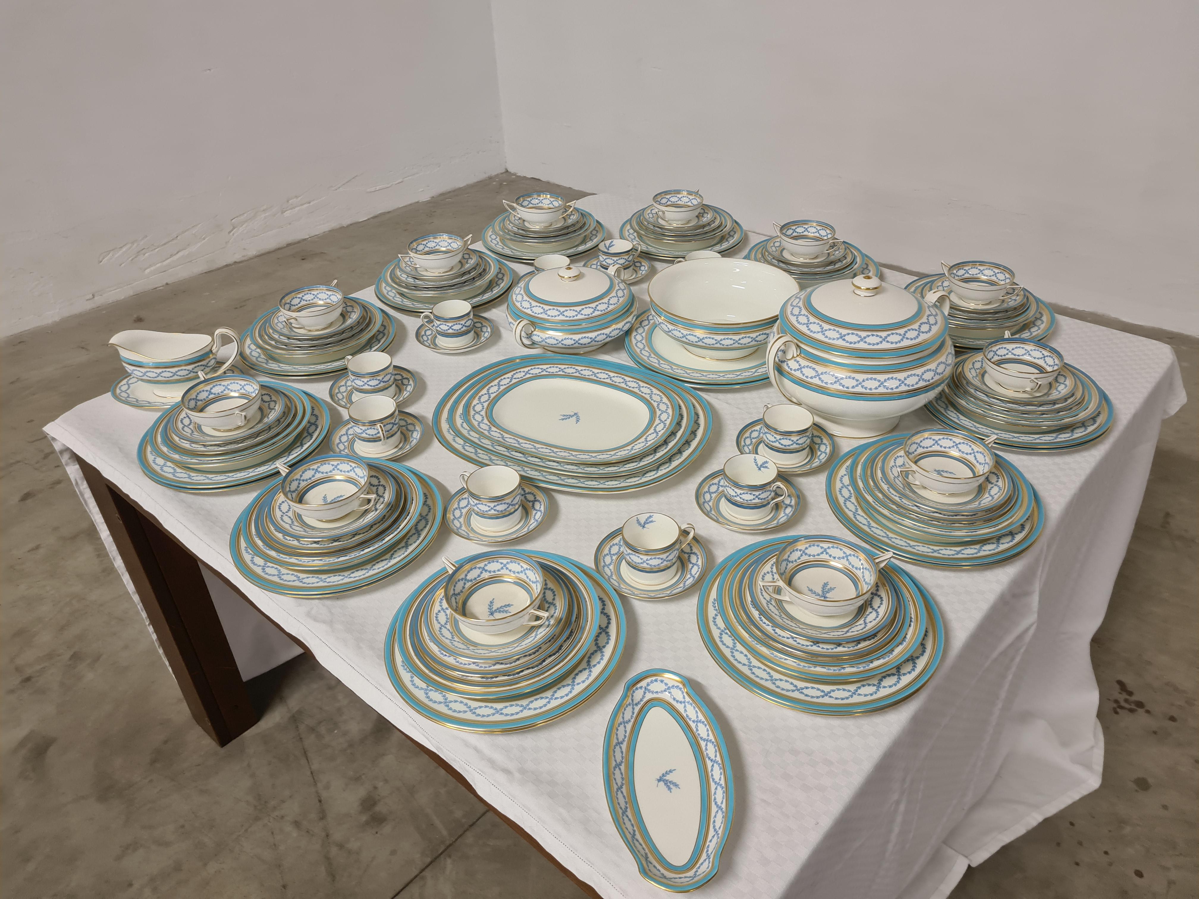 service for 12 people model Antoniette English manufacture Minton For Sale at 1stDibs