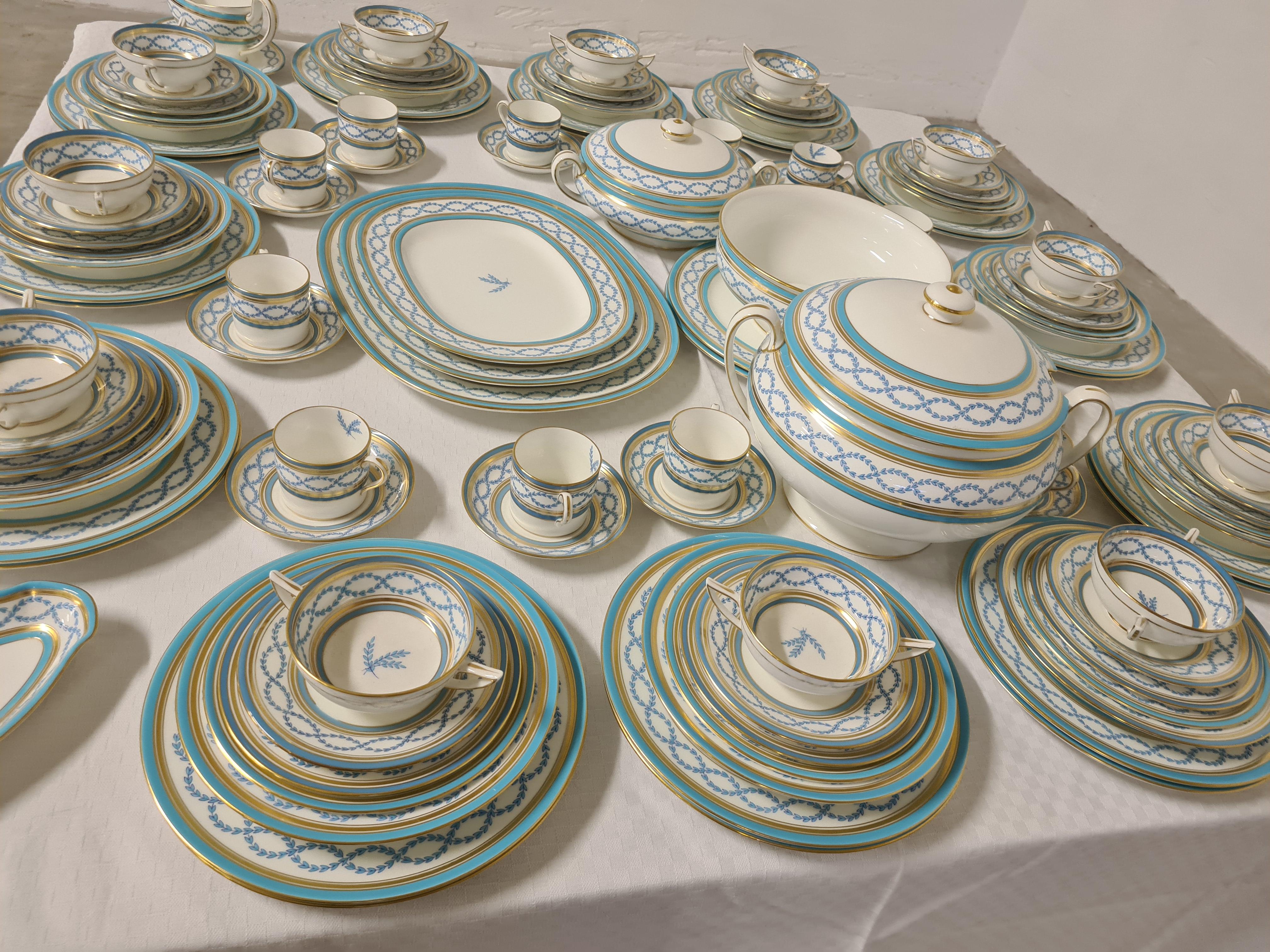 service for 12 people model Antoniette English manufacture Minton For Sale at 1stDibs