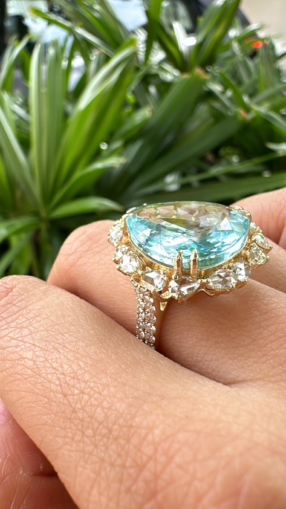Set in 18K Gold, 13.21 carats, Aquamarine and Rose Cut Diamonds ...
