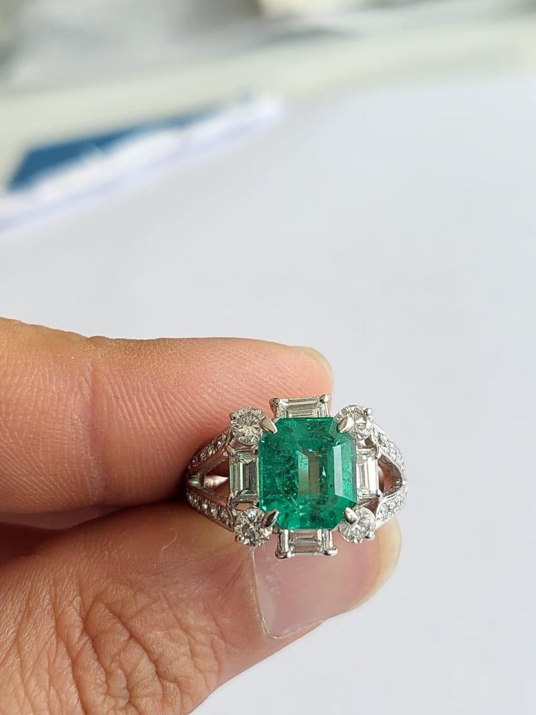 Set in Platinum 900, 3.39 Carats Columbian Emerald and Diamonds ...