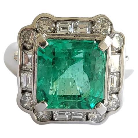 Set in Platinum 900, 3.05 carat Columbian Emerald and Diamonds ...