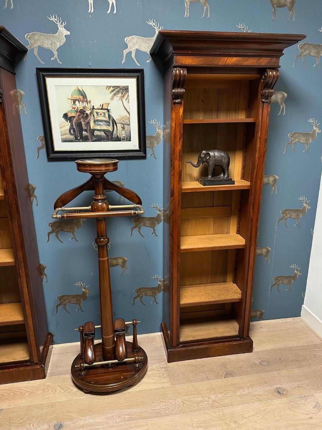 Set of 2 antique open bookcases For Sale at 1stDibs