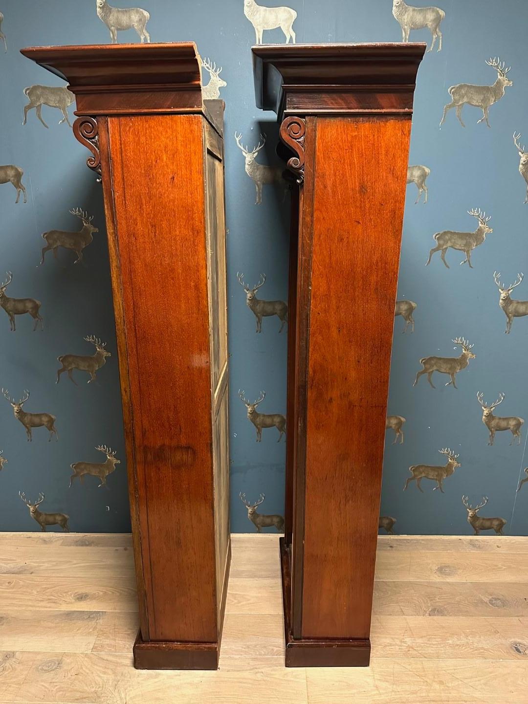 Set of 2 antique open bookcases For Sale at 1stDibs