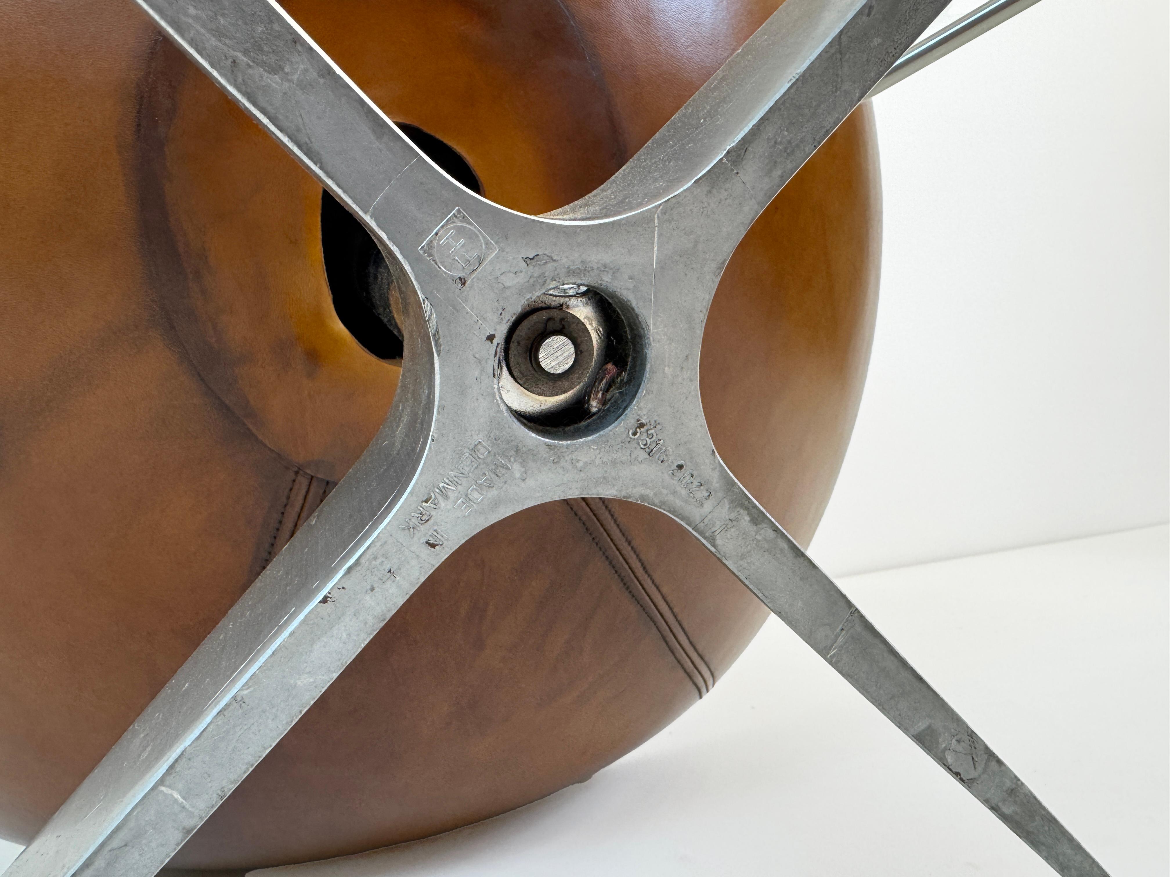 Set of 2 Arne Jacobsen Tan Leather Egg Chairs, for Fritz Hansen ...
