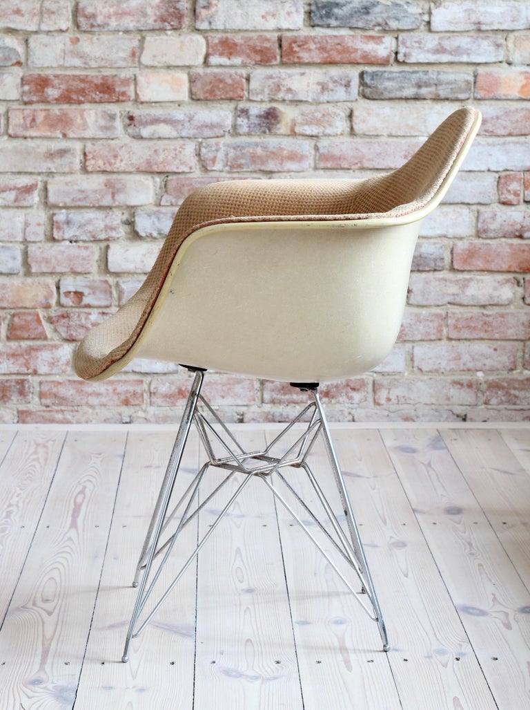 Set of 2 DAR Chairs by Charles and Ray Eames for Herman Miller by ...