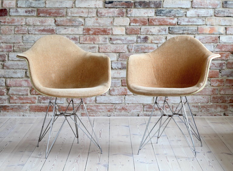 Set of 2 DAR Chairs by Charles and Ray Eames for Herman Miller by ...