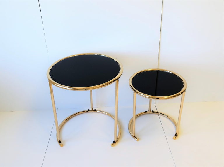 Set of 2 Round Nesting Side Tables at 1stDibs