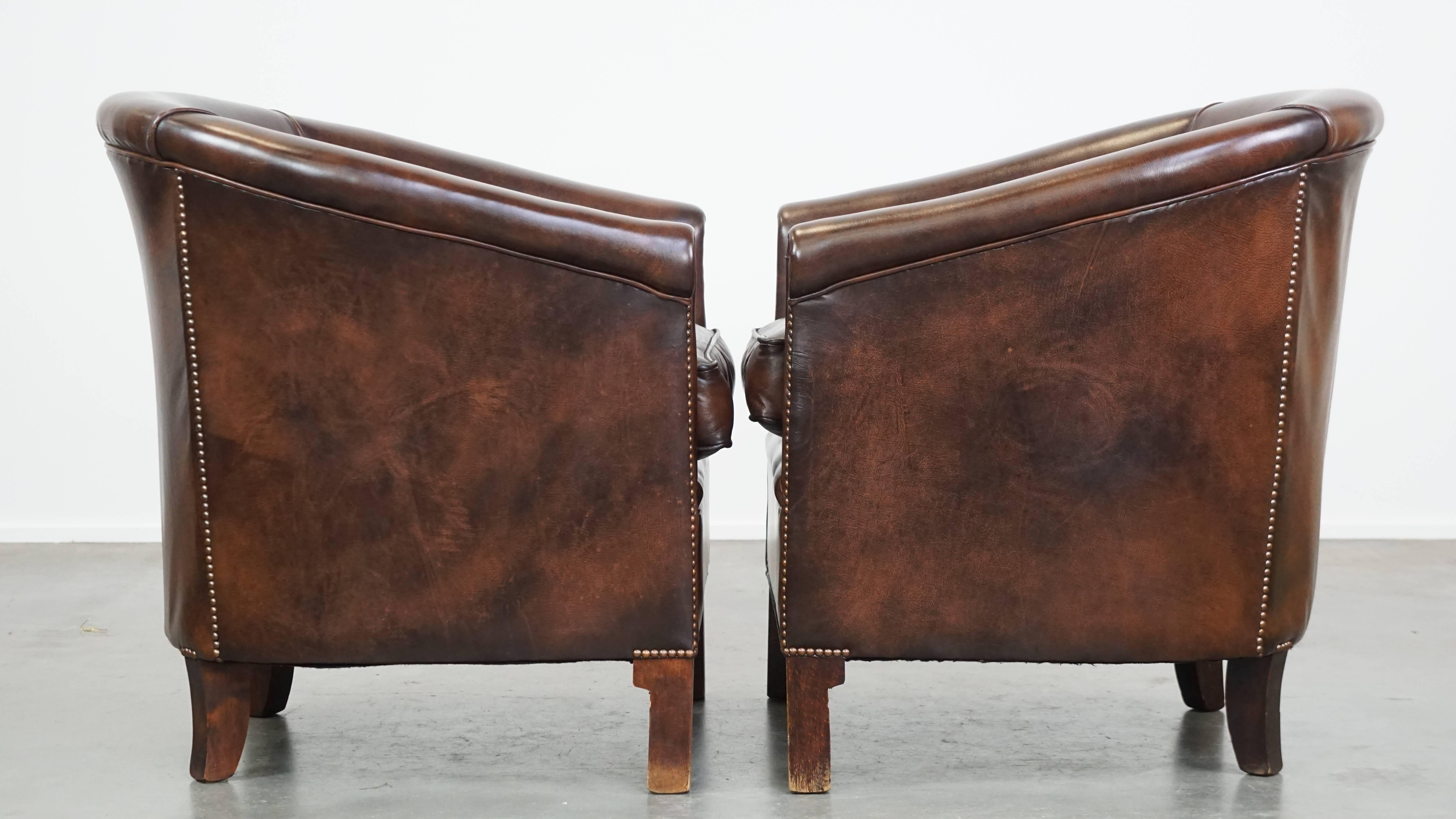 Set of 2 very well-maintained and comfortable cowhide English-style ...