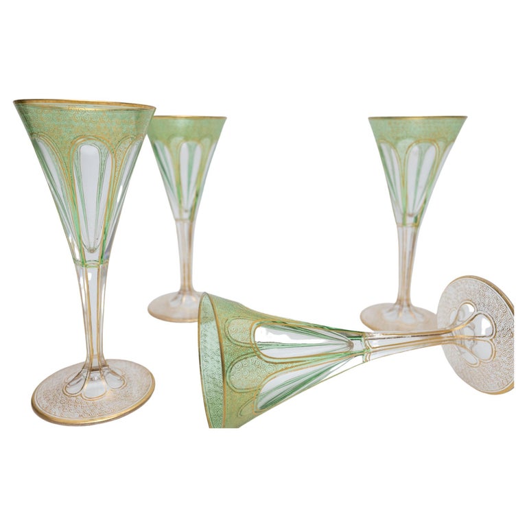 Ensemble de 4 verres à champagne ou à cocktail anciens en cristal vert ...