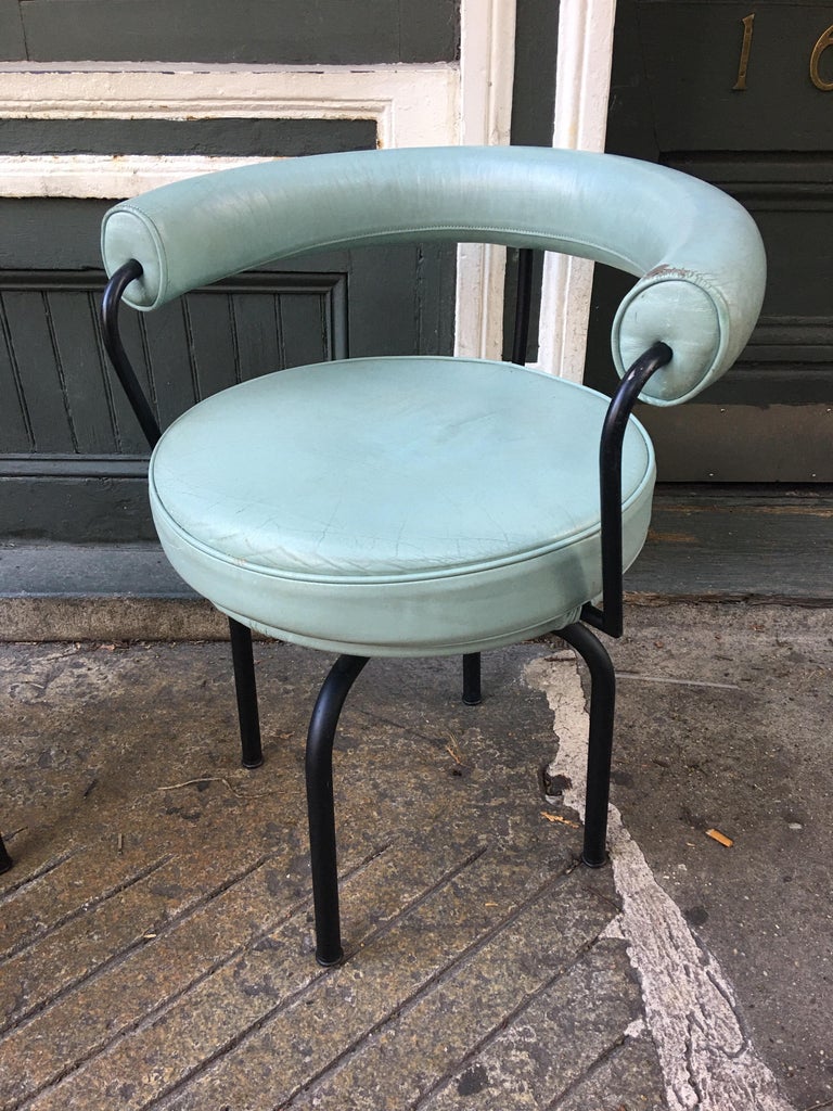 Set of 4 Cassina Swivel LC7 Chairs by Le Corbusier, Perriand and ...