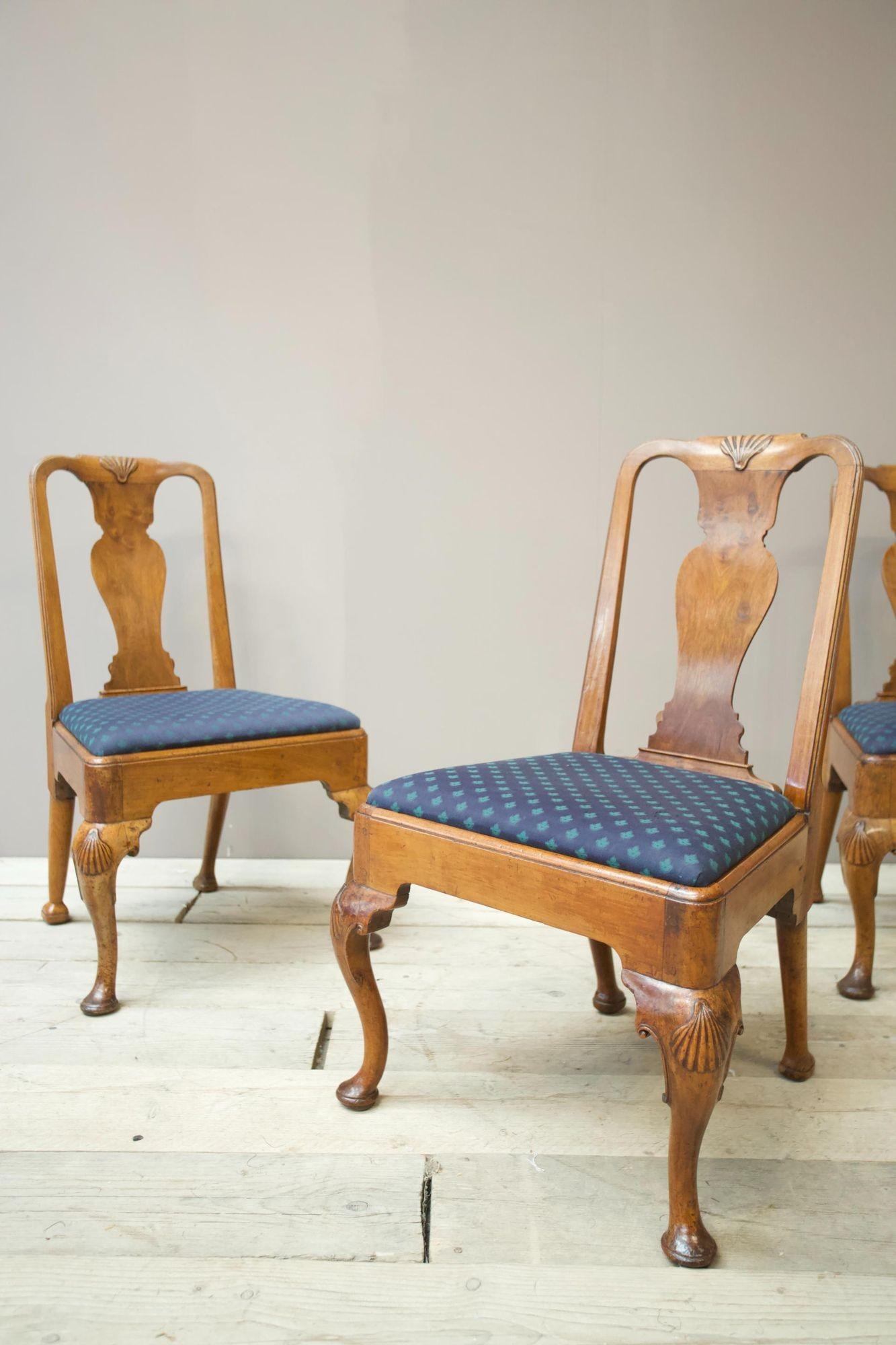 Set of 4 Genuine Queen Anne Dining Chairs For Sale at 1stDibs