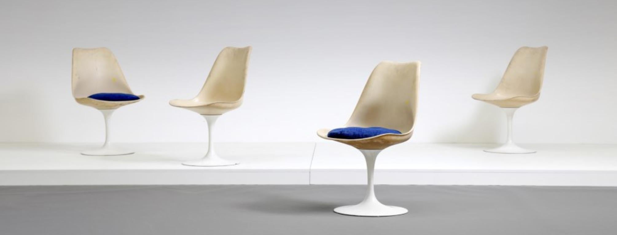Set of 4 Off White Tulip 151 Chair by Eero Saarinen for Knoll Mid-Century Modern For Sale at 1stDibs