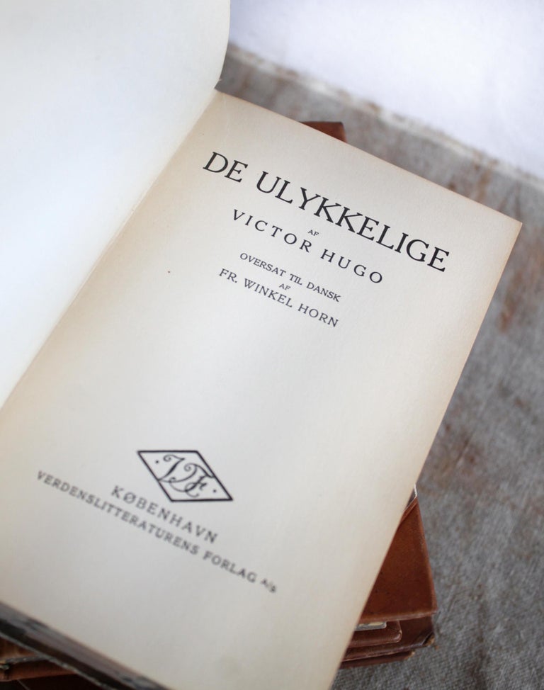 Set of 4 Victor Hugo De Ulykkelige Antique Leather Bound Books at 1stDibs