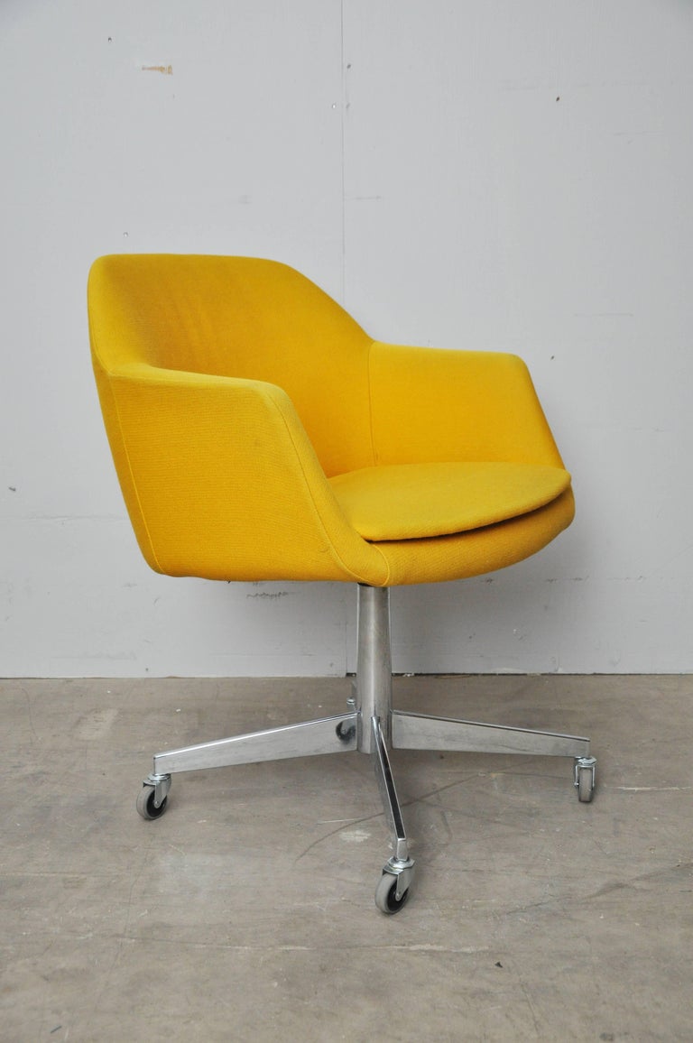 Set of 6 steelcase Executive Armchairs with Casters For Sale at 1stDibs ...