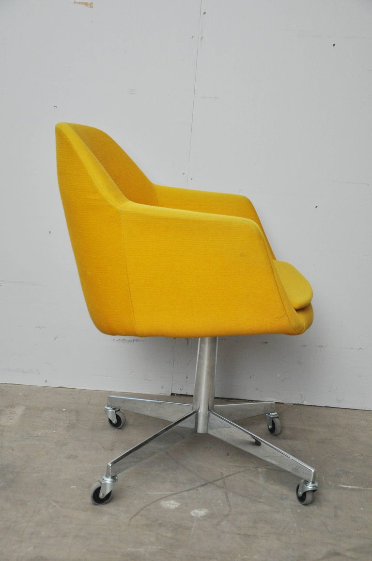 Set of 6 steelcase Executive Armchairs with Casters For Sale at 1stDibs ...