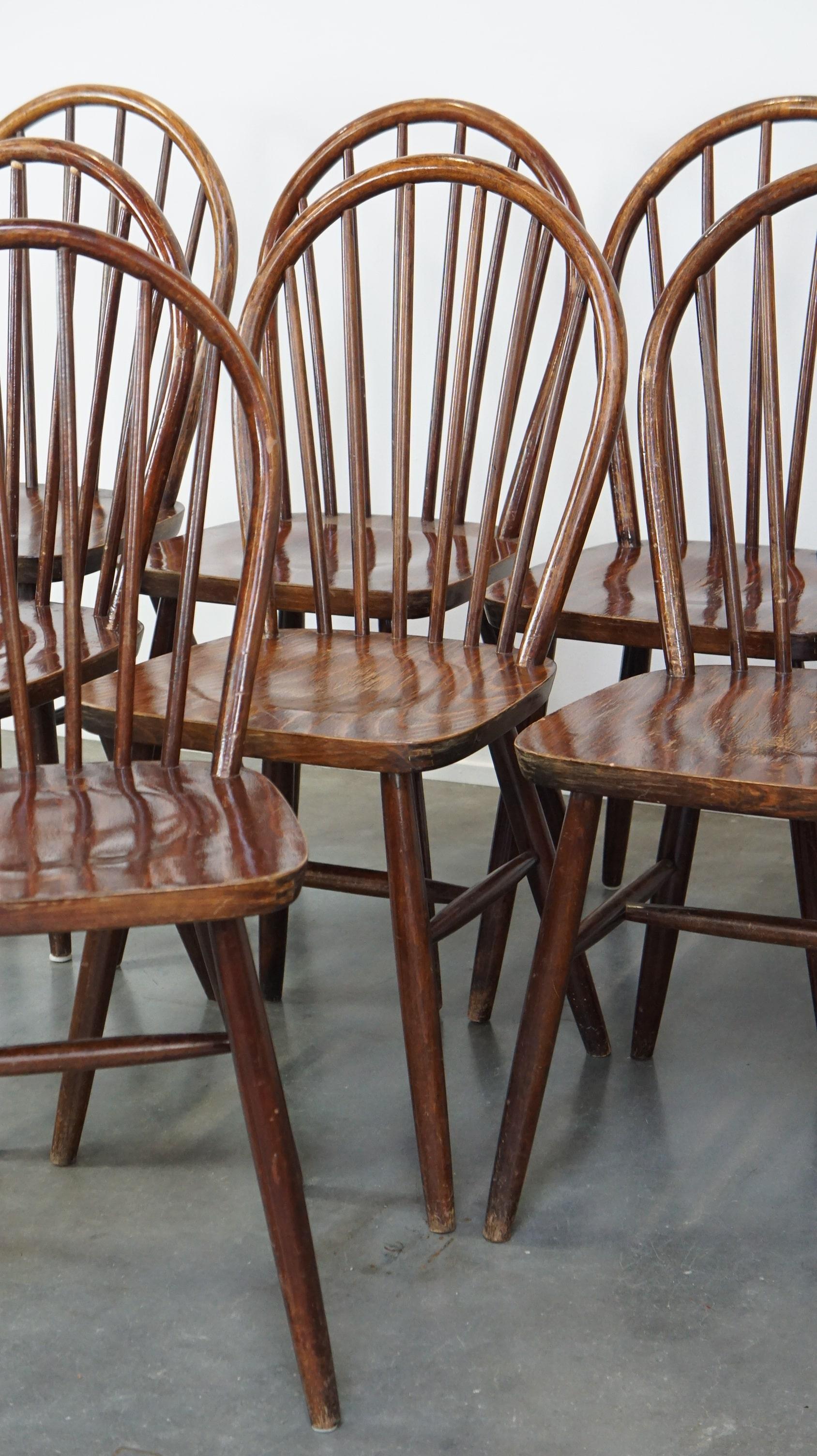 Set of 8 vintage wooden Windsor spindle chairs from the 1970s in ...