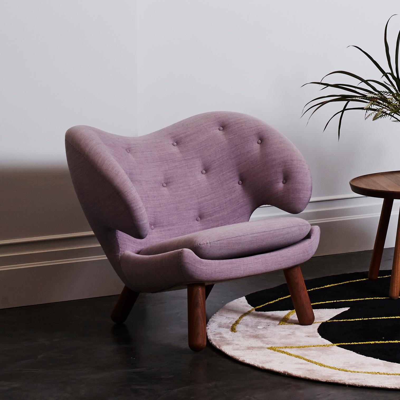 Set of a Pelican Table and Two Pelican Chairs by Finn Juhl For Sale at ...