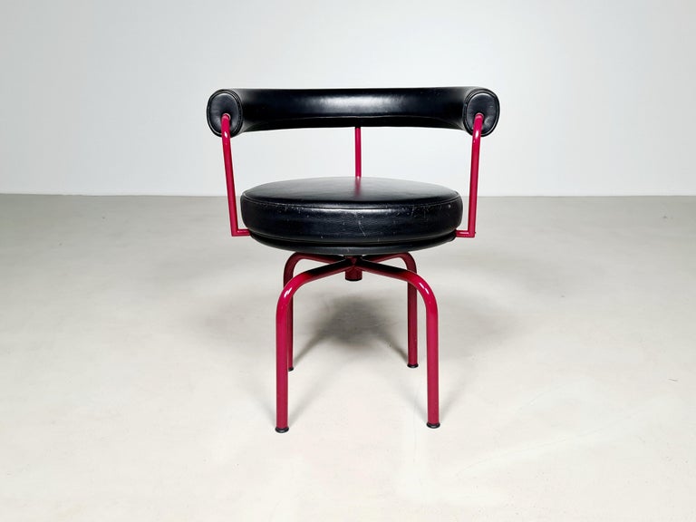 Set of Cassina LC7 Swivel Chairs by Charlotte Perriand, Le Corbusier ...