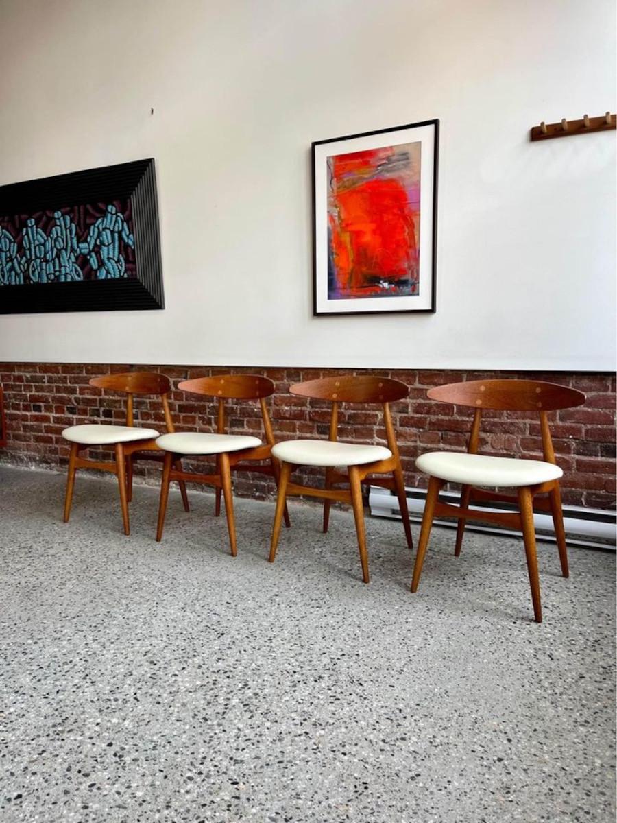 Set of Four 1950s Danish Teak and Oak CH33 Chairs by Hans Wegner for ...