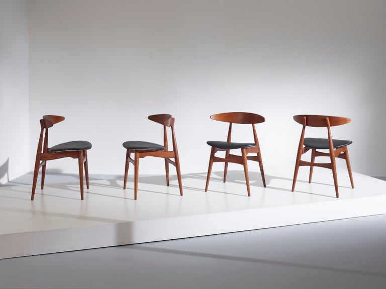 Set of Four CH33 in Oak and Black Leather, Hans J. Wegner for Carl ...