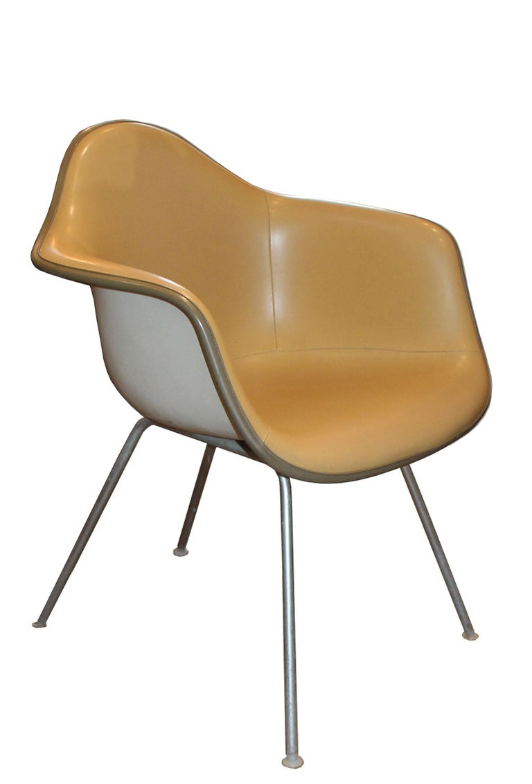 Set of Four Herman Miller Charles Eames Shell Chairs at 1stDibs