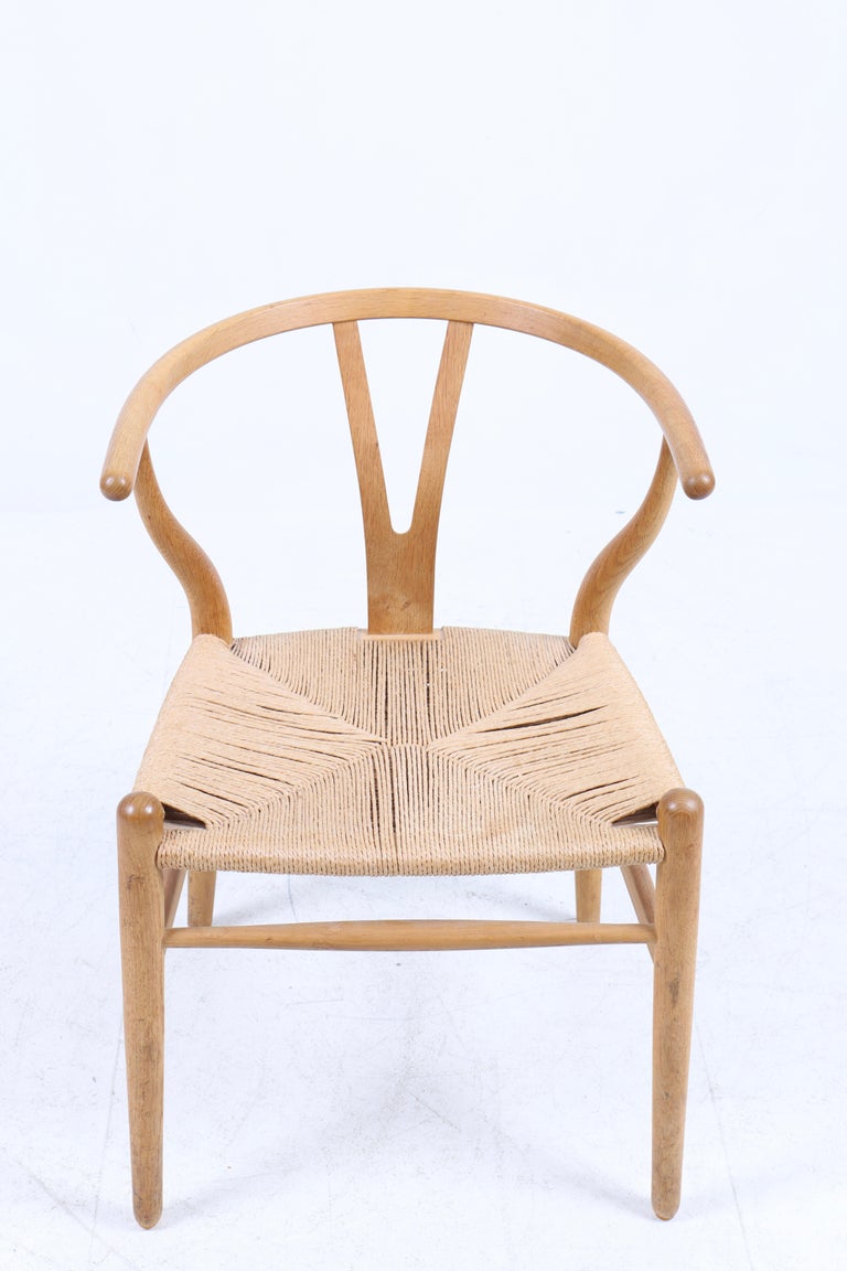 Set of Four Midcentury Wishbone Chairs in Patinated Oak by Hans Wegner ...