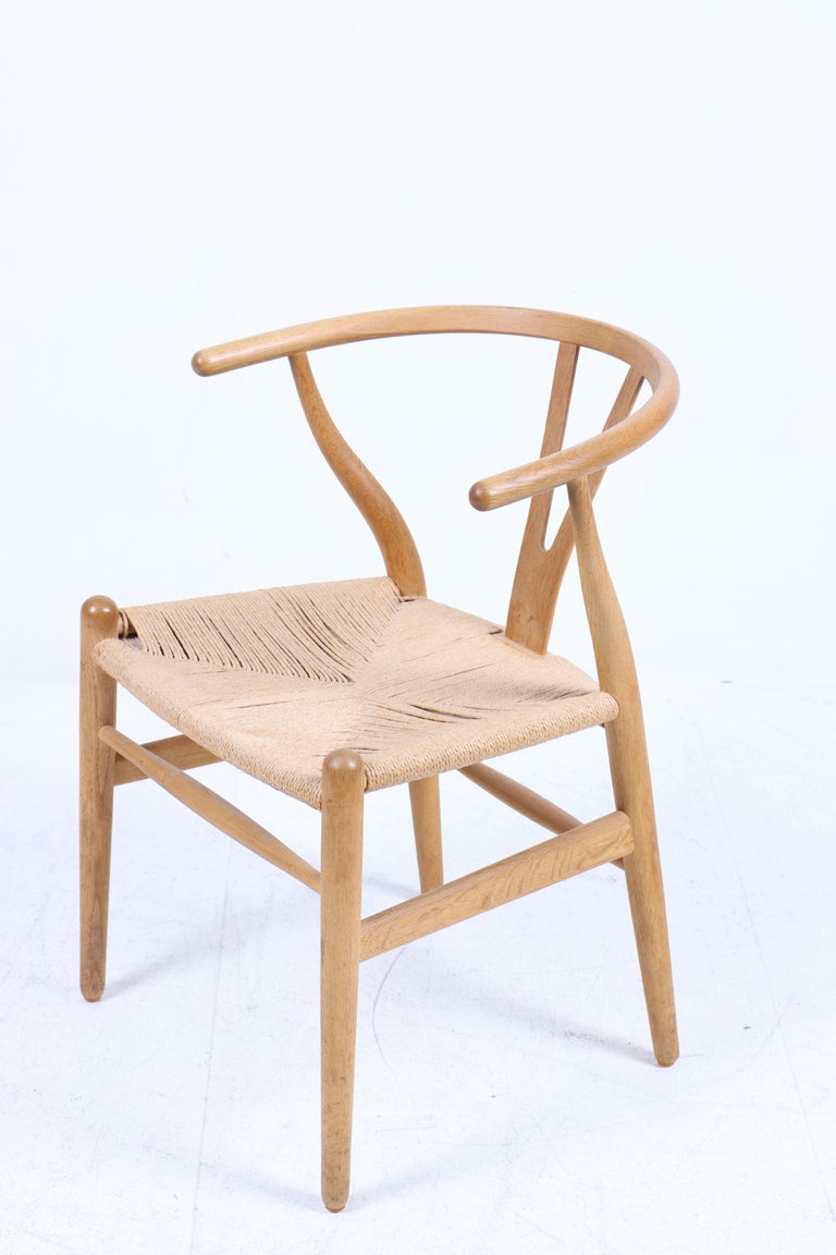 Set of Four Midcentury Wishbone Chairs in Patinated Oak by Hans Wegner ...