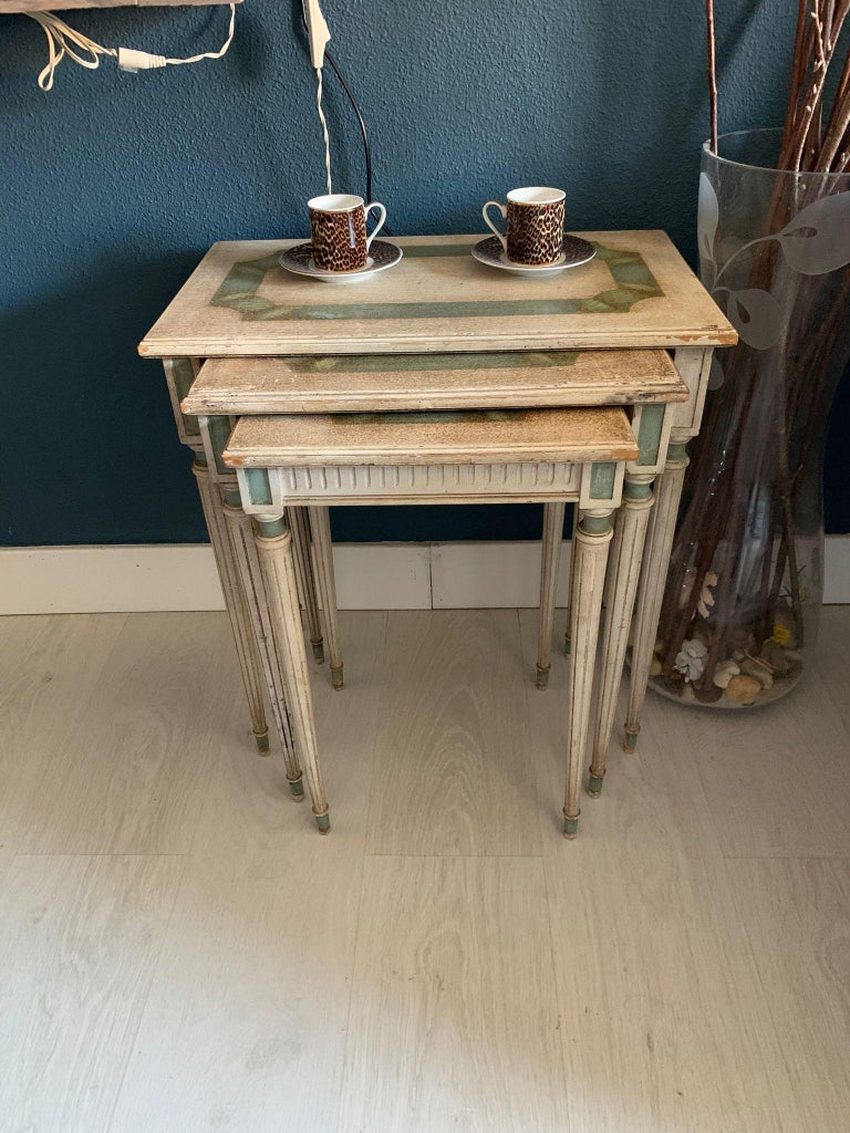 Set of Italian Nesting Tables 19th Century For Sale at 1stDibs