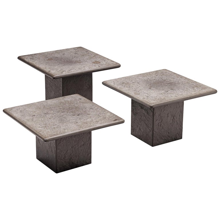 Ensemble de trois tables d'appoint italiennes en pierre fossile En ...