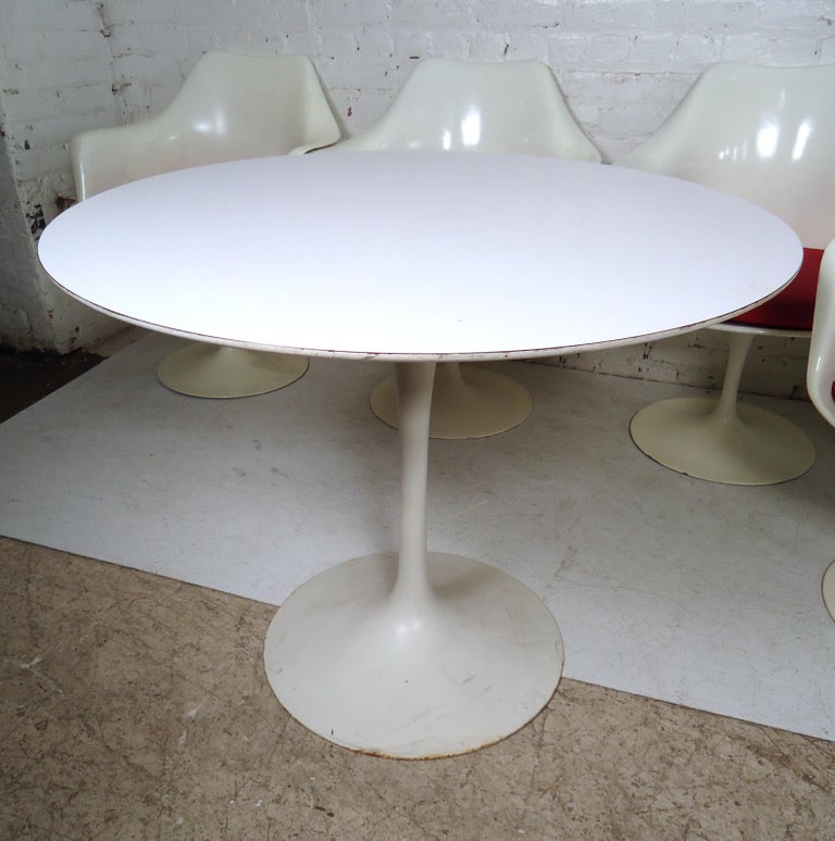 Set of Tulip Armchairs and Tulip Table by Eero Saarinen For Sale at 1stDibs