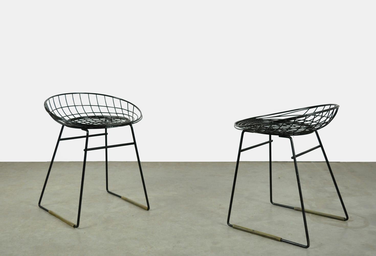 Set of two metal wire stools KM05 designed by Cees Braakman for Pastoe ...