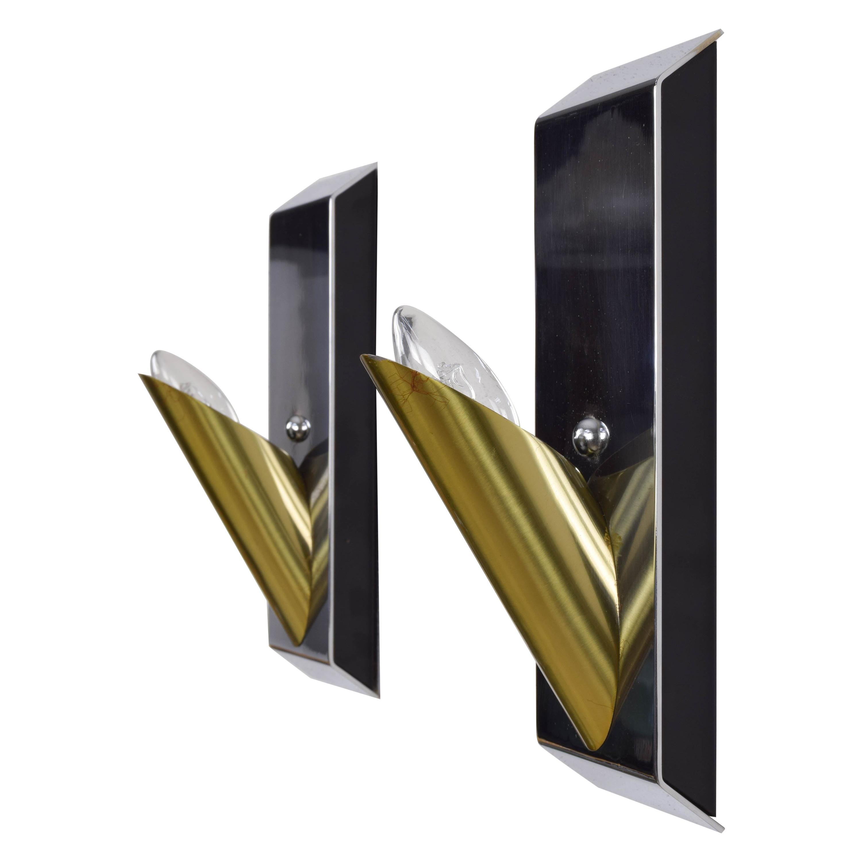 Mid-Century Modern White Murano Glass and Brass Sconce For Sale at 1stDibs