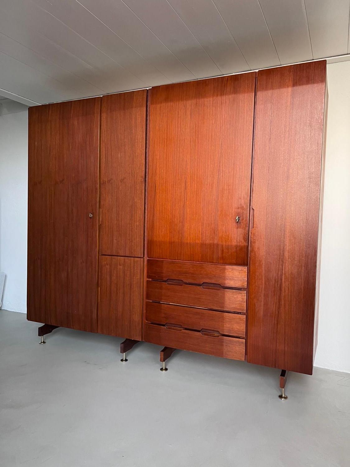 Pair of Mid-Century Modern wardrobes by Dassi 1950's For Sale at 1stDibs