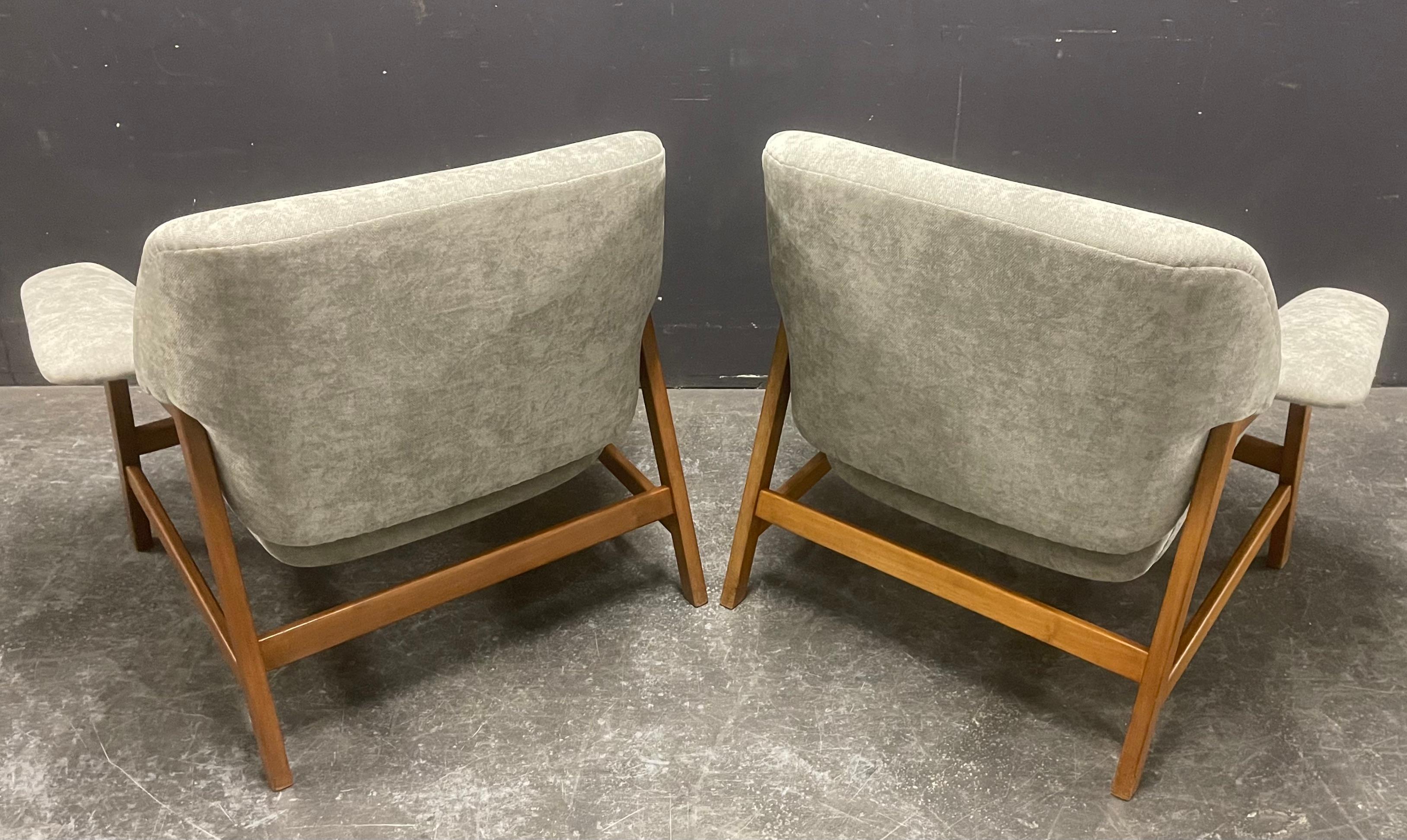 set of two no.849 lounge chairs by gianfranco frattini for cassina For ...