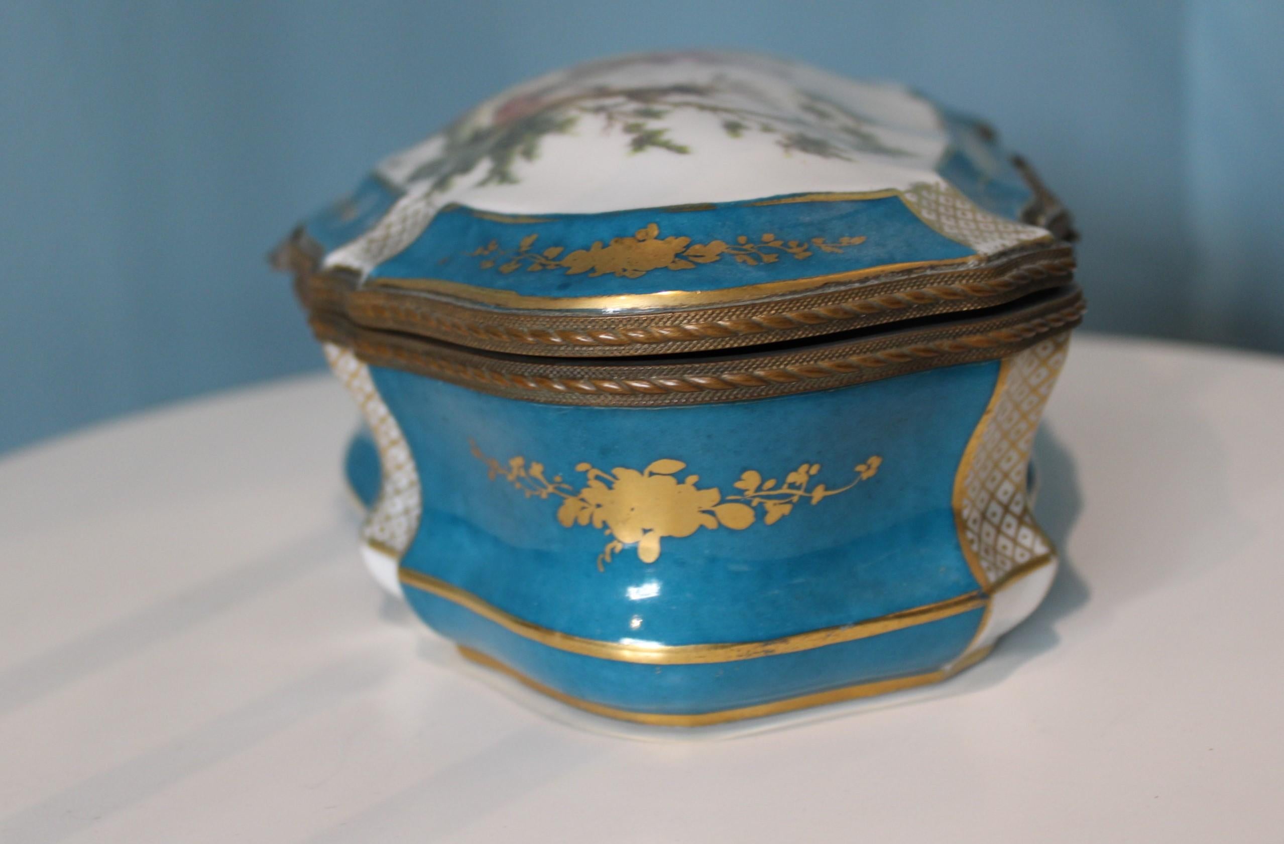 Sèvres - Porcelain Box For Sale at 1stDibs