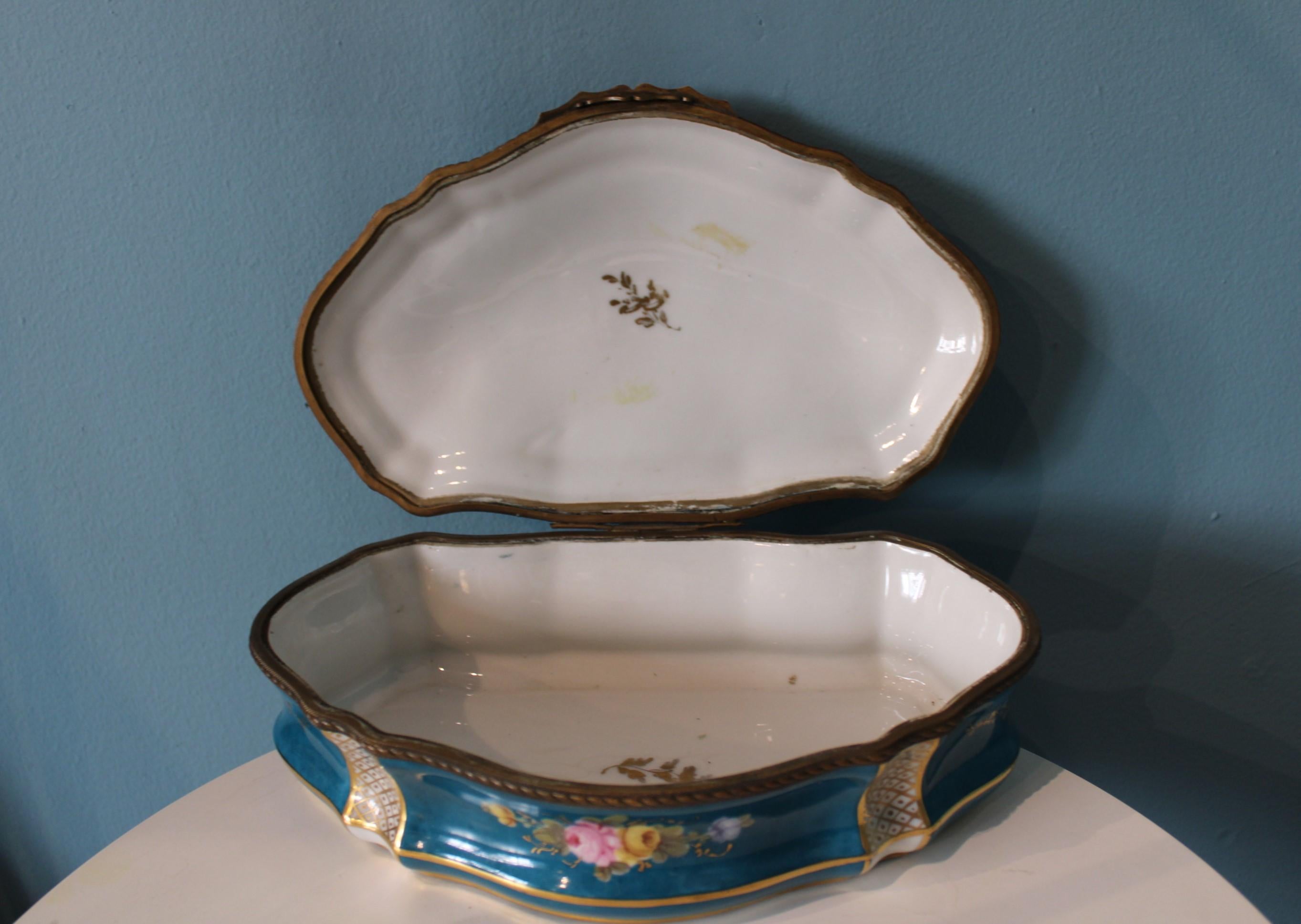 Sèvres - Porcelain Box For Sale at 1stDibs