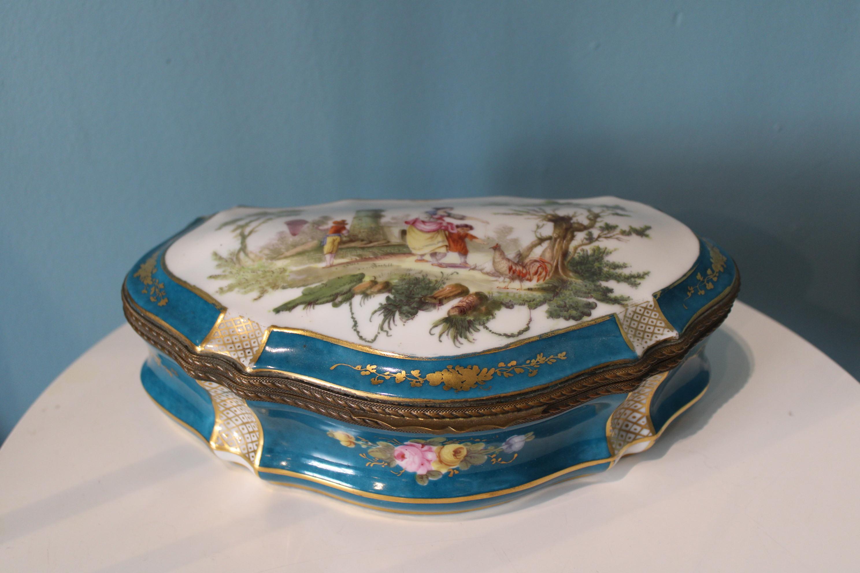 Sèvres - Porcelain Box For Sale at 1stDibs