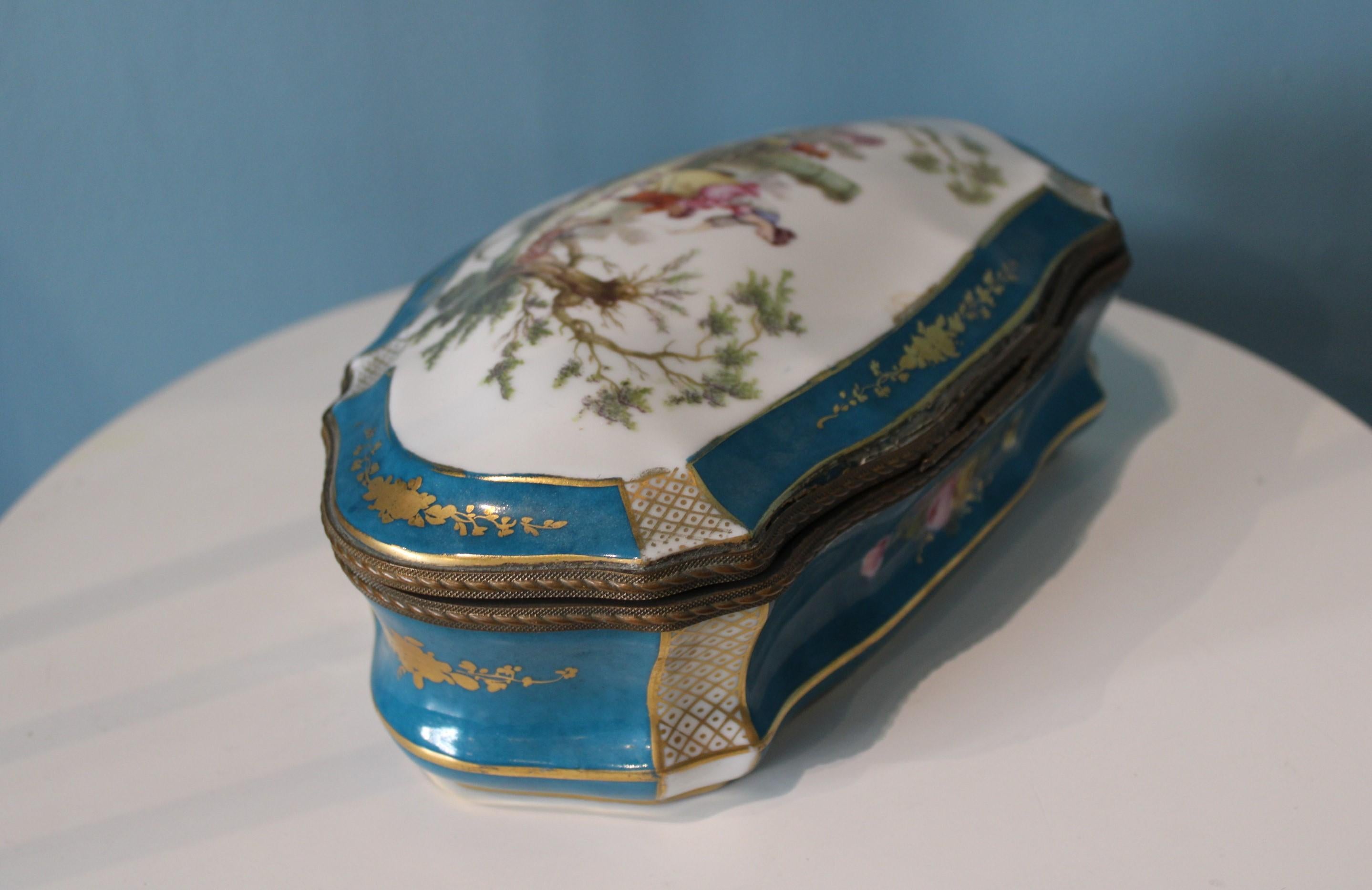 Sèvres - Porcelain Box For Sale at 1stDibs