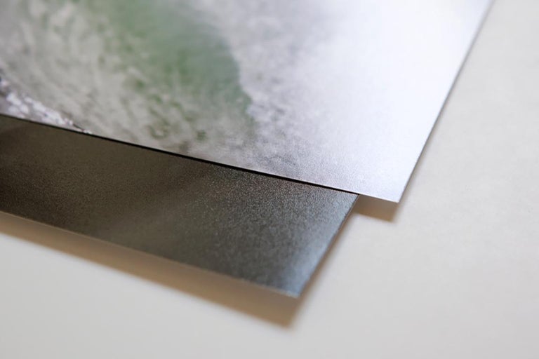 Shane Russeck – „Dust and Horses“ 24x36 Schwarz-Weiß-Fotografie Wildpferde Senf Kunst im Angebot ...