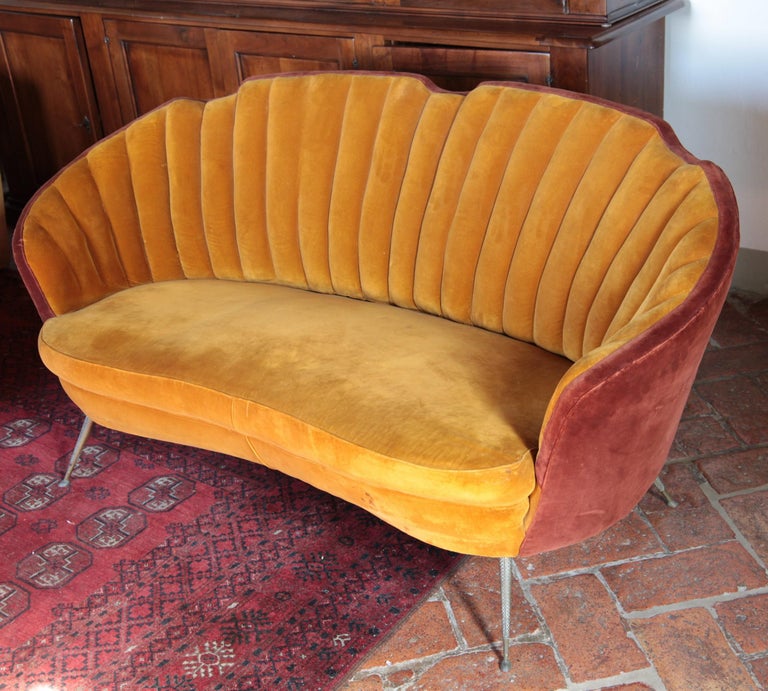 Shell Midcentury Curved Sofa, Brass Cast Feet, Original Velvet, Casa e ...