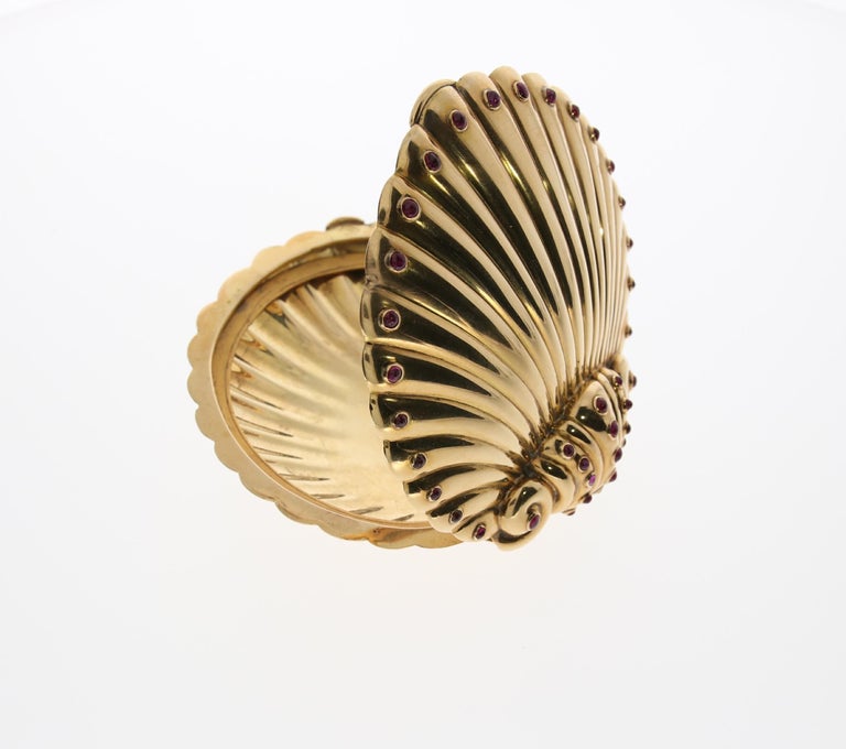 Shell Powder Compact in 18 Karat Gold For Sale at 1stDibs