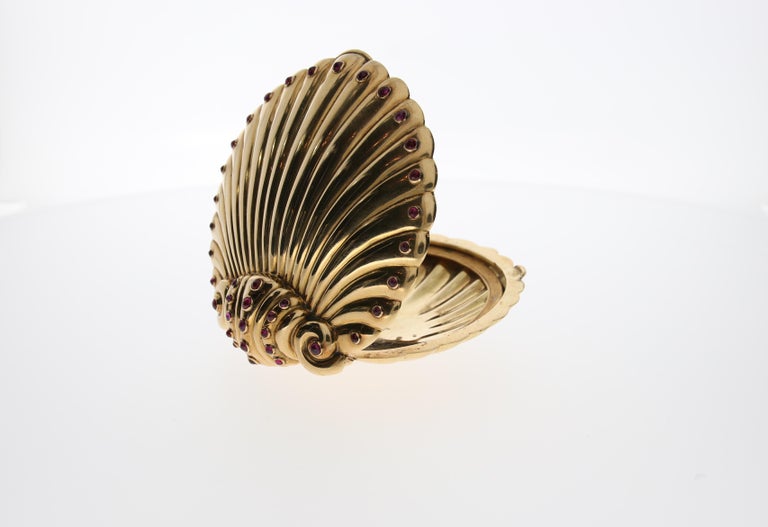 Shell Powder Compact in 18 Karat Gold For Sale at 1stDibs