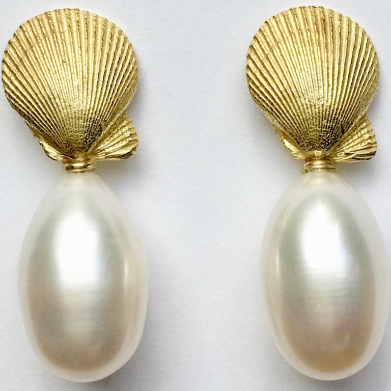 18 Carat Yellow Gold Shell Top and Cream Freshwater Pearl Earrings For ...