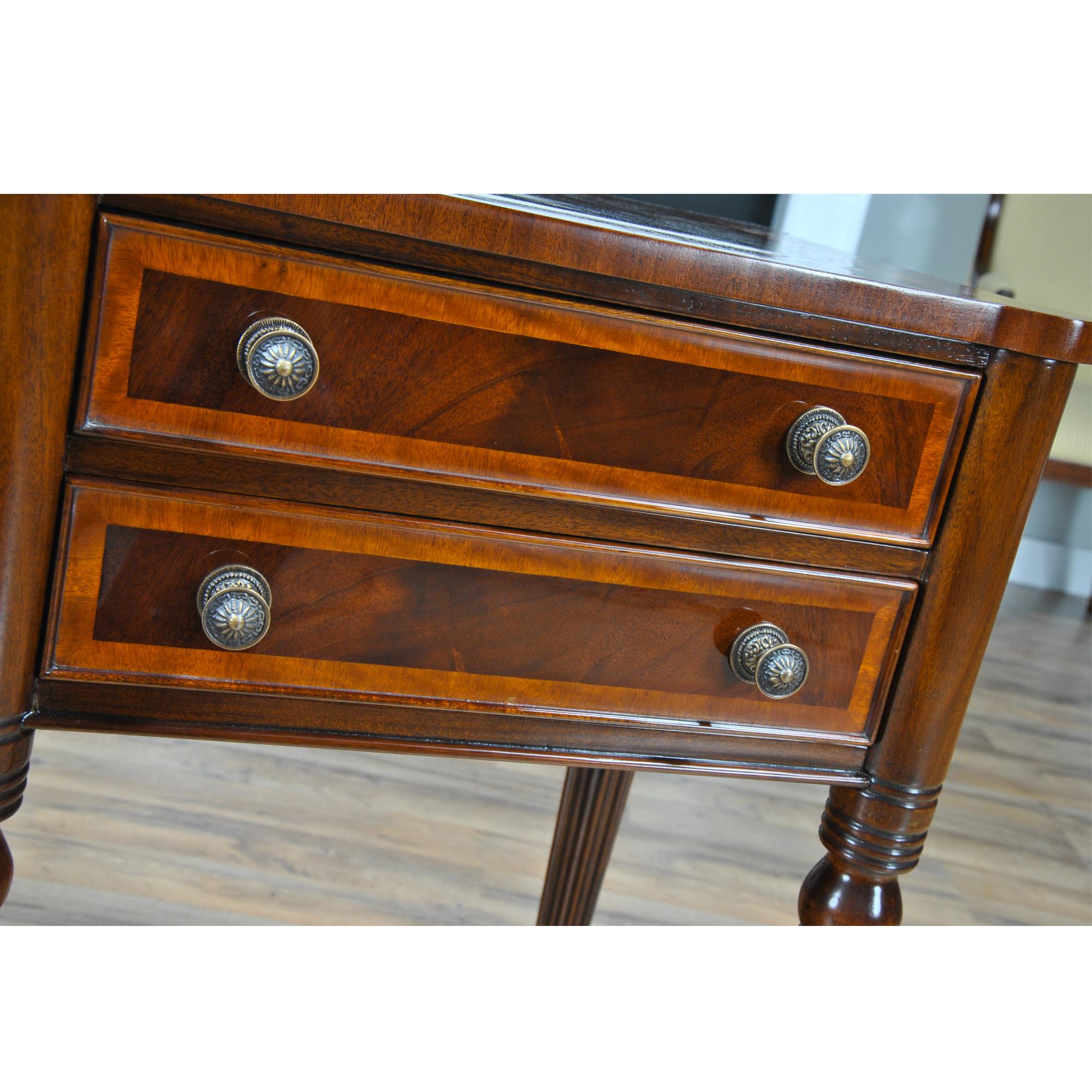 Sheraton End Table For Sale at 1stDibs